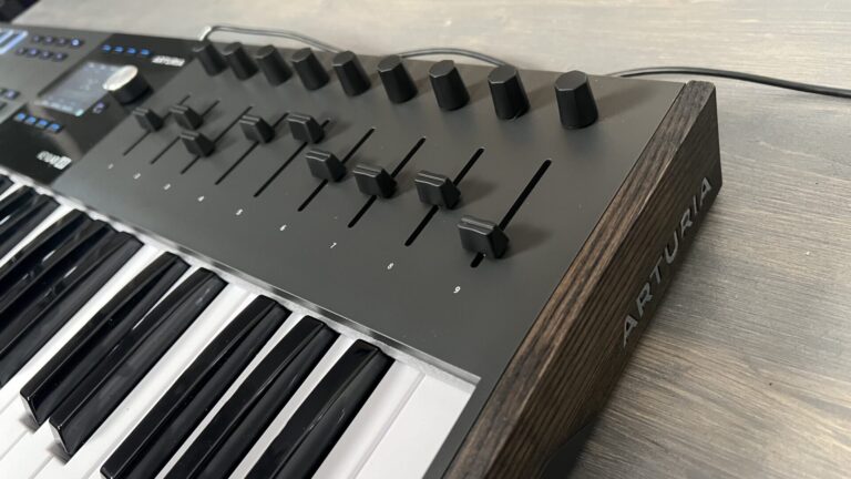 Arturia KeyLab mk3 review, hardware and software MIDI keyboard ...