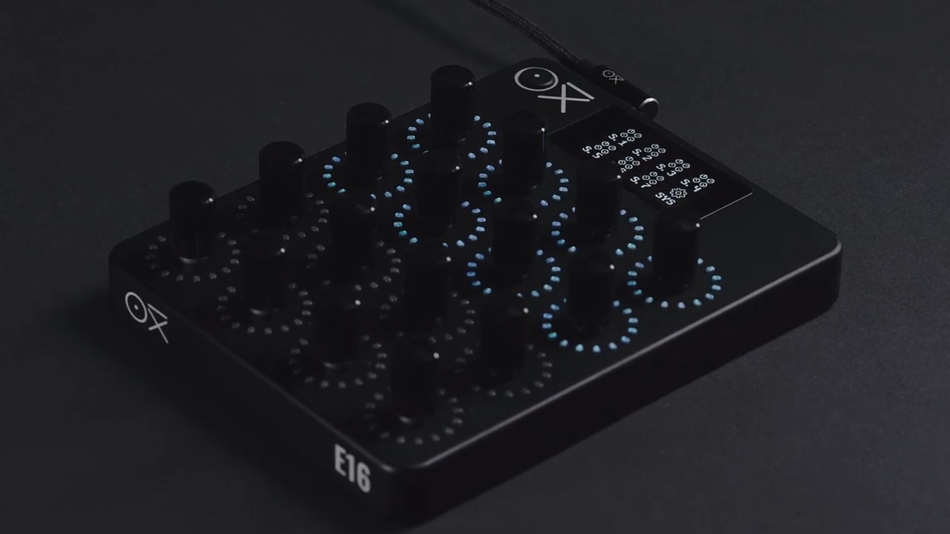Oxi Instruments E16, a multi-scene performance MIDI controller with knob morphing and recording ...